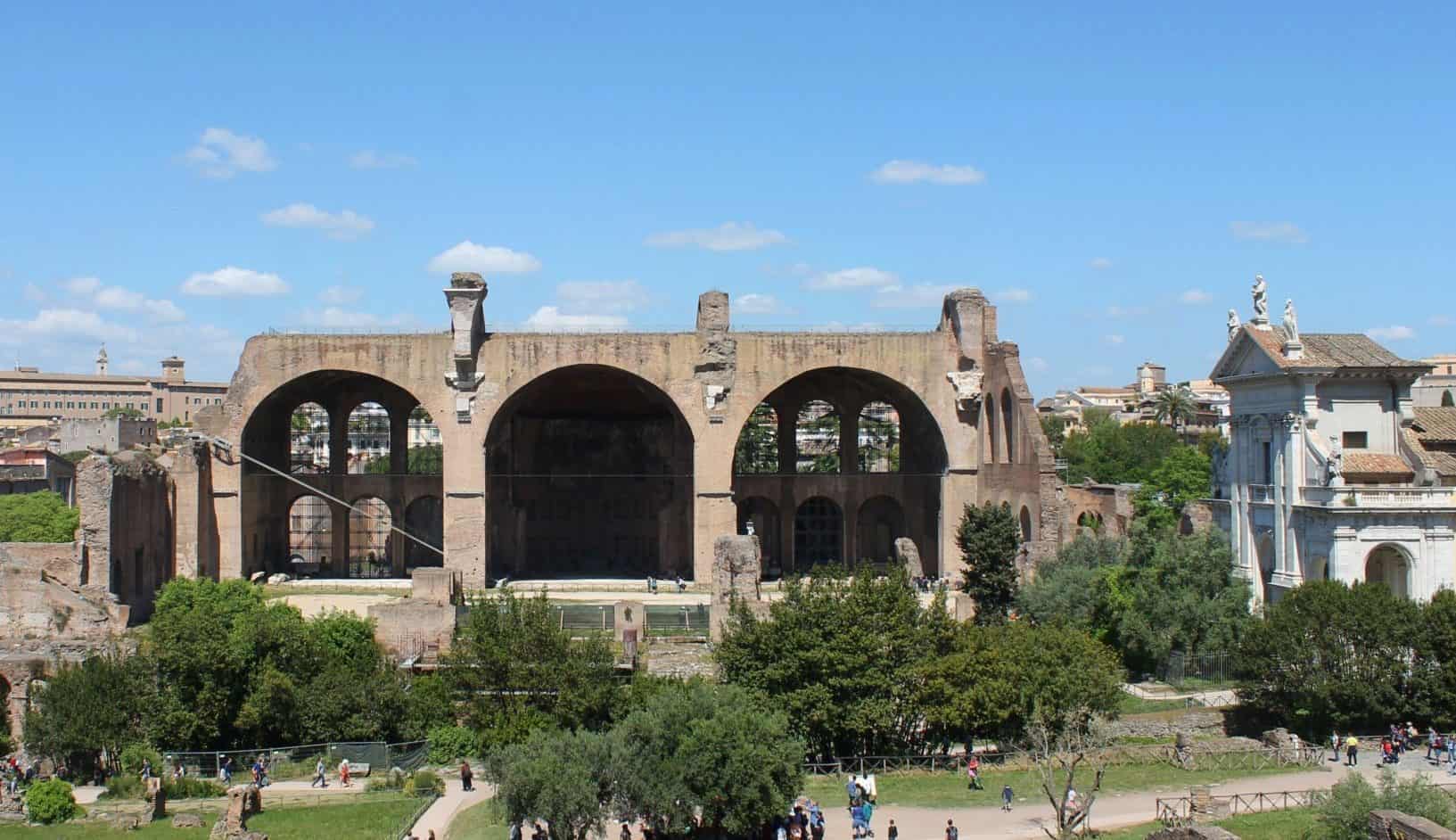 Principais atrações para visitar no Fórum Romano: um guia histórico