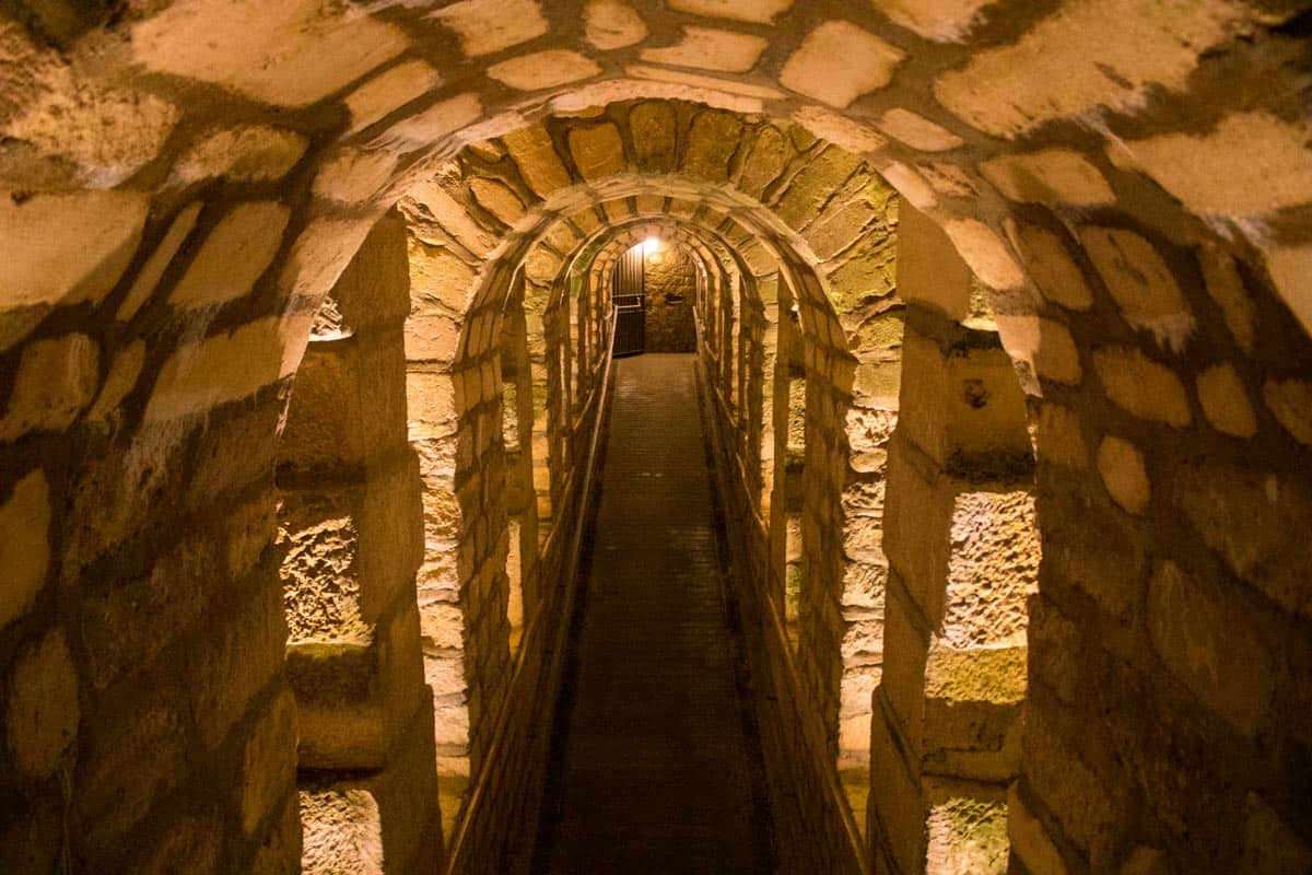 Catacumbas de Paris: história, curiosidades e dicas para visitar